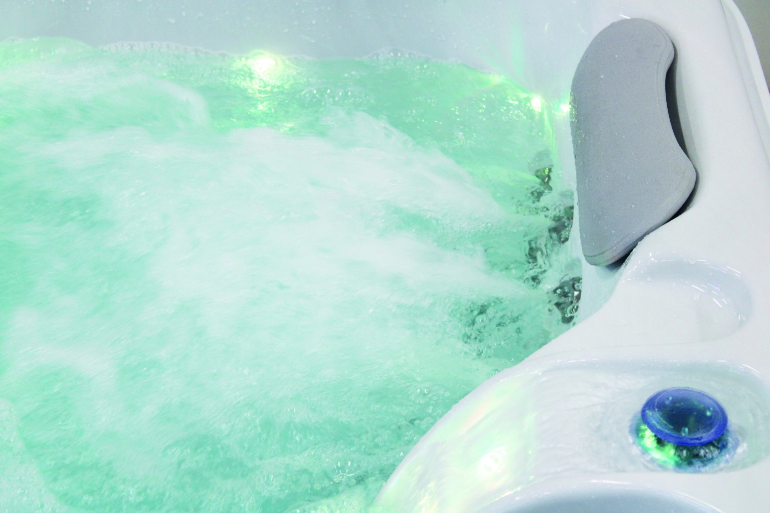 Spas classiques intérieur - extérieur | Waterwave Spa | Ambiance Bien-être